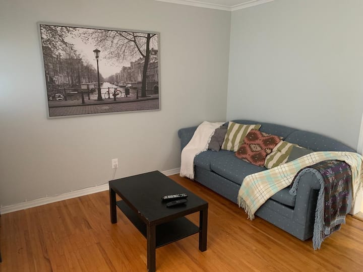 Cozy Paris Getaway Sleeps 10 - Brantford, ON