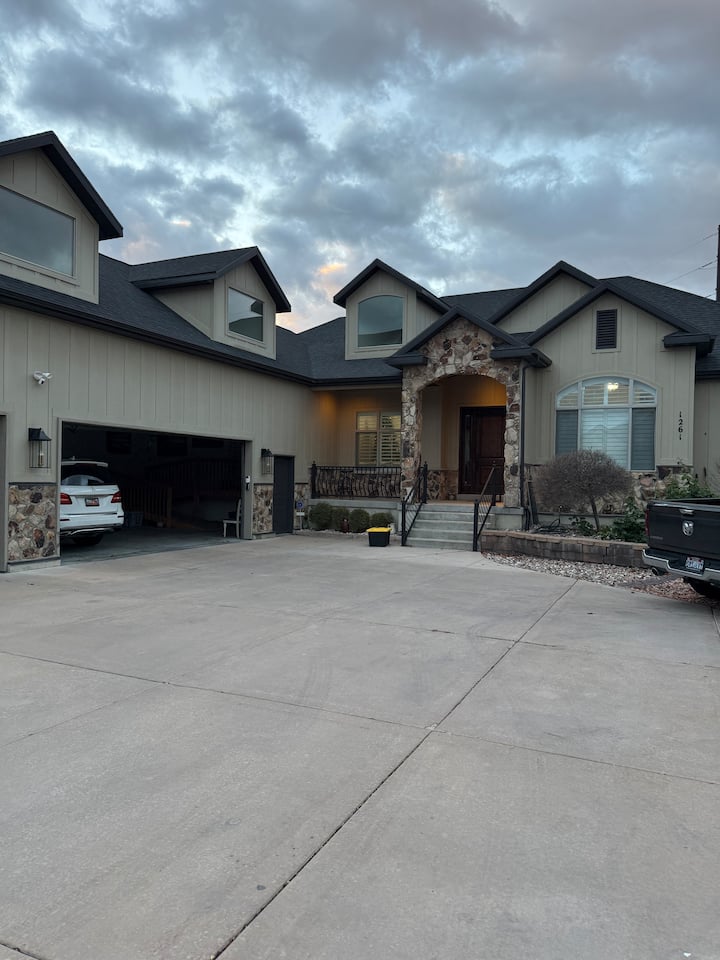 Beautiful Home 20 Minutes From Airport. - South Jordan, UT