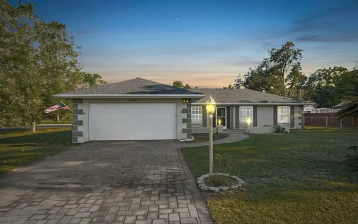 Pool Home Vacation - Weeki Wachee, FL