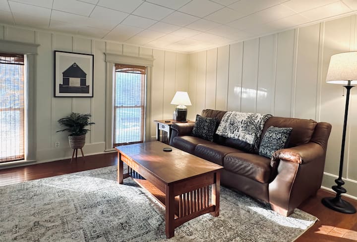 New Listing! Modernized Farmhouse 2 - Upper Unit! - Jackson, MI