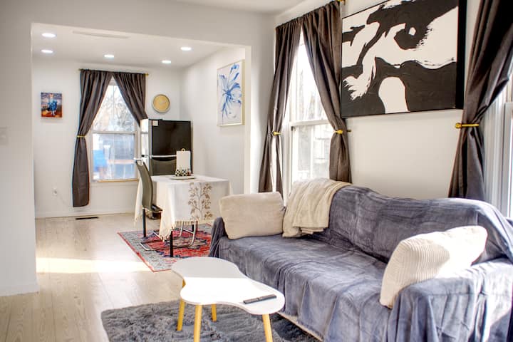 Cityscape Studio Loft Near Downtown Hartford - Hartford, CT