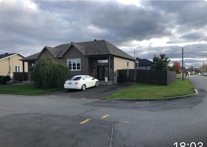 Chic & Contemporaine
Moderne Pour Un Séjour Serein - Victoriaville