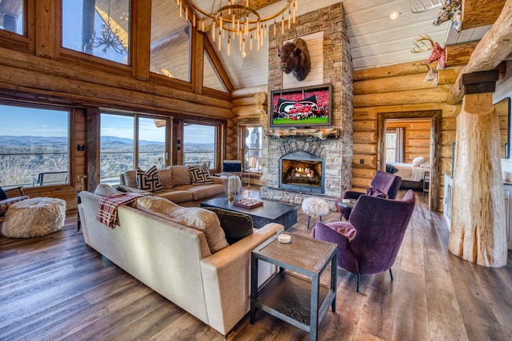 Luxury Lodge: Heated Pool, Spa, Mountain Views - Blue Ridge, GA