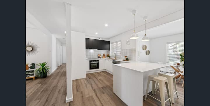 Warm And Coastal Family Retreat - Gosford