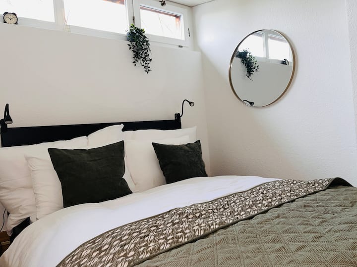 Castle Hill Boutique Suites • The Regent - Steffisburg