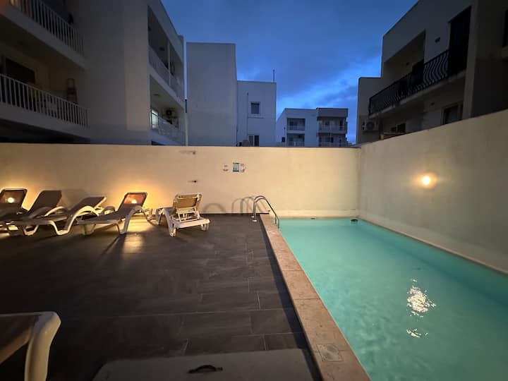 Pool View Apartment - Malte