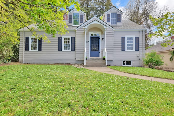 Spacious, Walkable Home Near Matthew Knight Arena - Springfield, OR