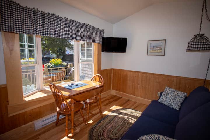 Cozy One-bed Apartment With Deck - St. Andrews