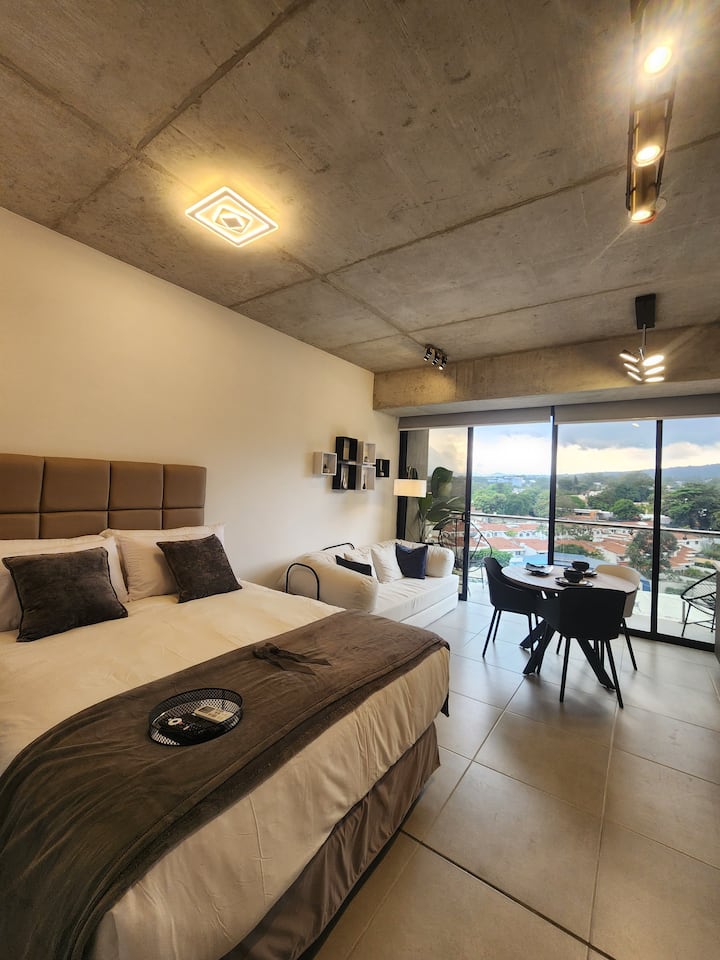 Walk To Malls & Dining · San Benito Studio - San Salvador