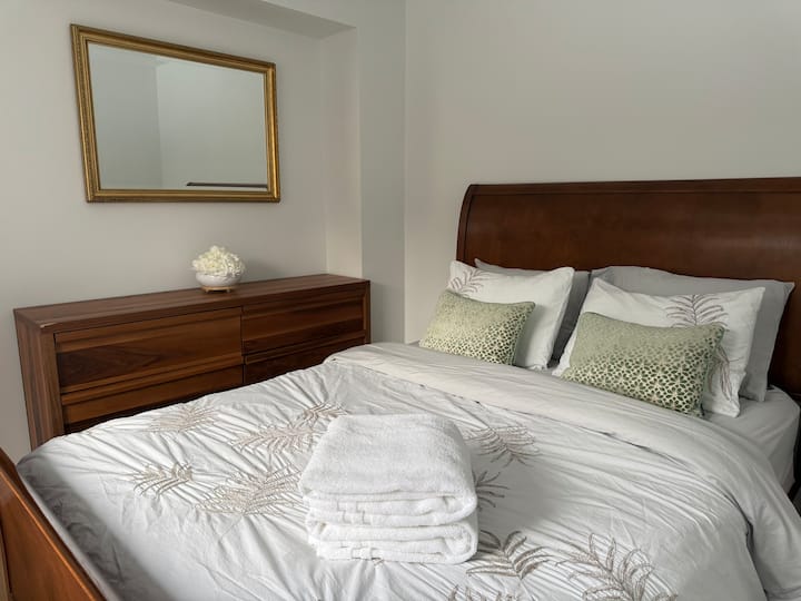 Cozy Renovated Bungalow Stay - Toronto