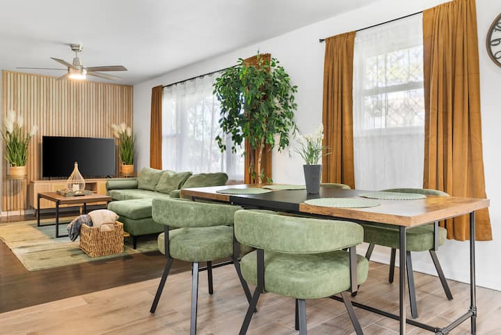 Luxury Chesterton Home/ Center/chicago/patio/yard - Portage, IN