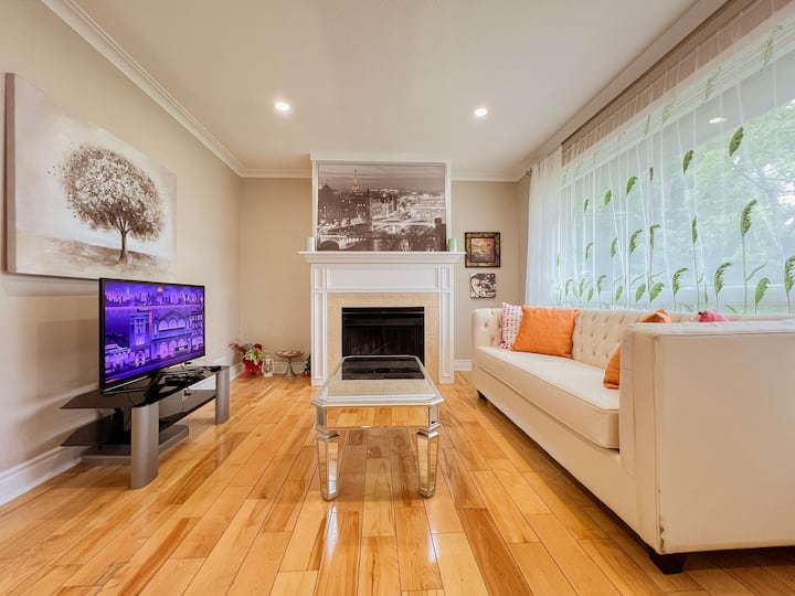 Cozy 5br Retreat W/backyard & Free Parking - Vaughan