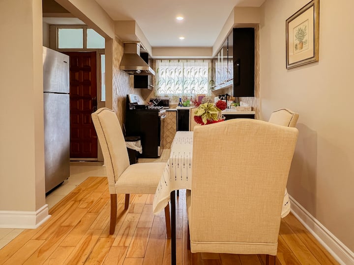 Cozy 5br Retreat W/backyard & Free Parking - Markham, Canada