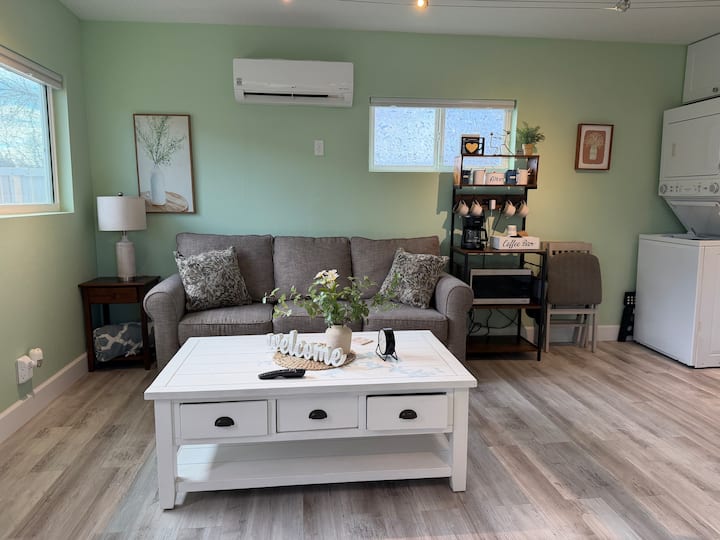 Cozy North Valley Studio - Corrales, NM