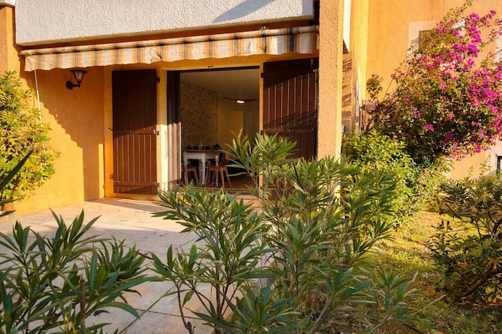 Appartement 4 Personnes Dans Résidence Avec Picine - Île de Porquerolles