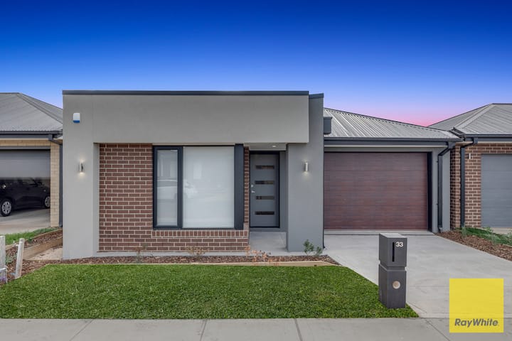 Newly Built House For Temporary Lease Master Room - Werribee