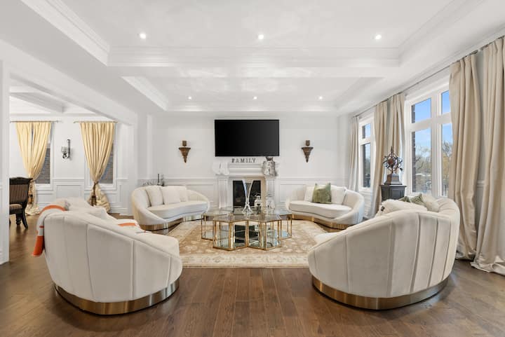 King City Villa • 4br Retreat W/ Spacious Backyard - Aurora