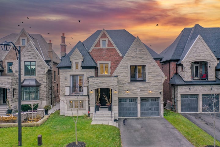 King City Villa • 4br Retreat W/ Spacious Backyard - Ontario