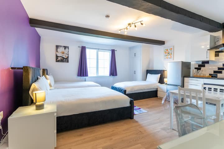 Ensuite Studio With Kitchen | Ample Free Parking - Derby, UK