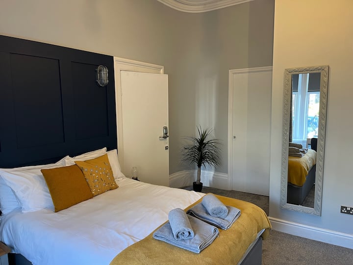 Easy Access Apartment - Southport