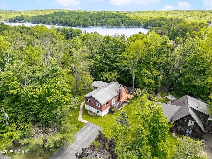 Walk To Pool & Lake! 5br Family Hideout Retreat - Lake Wallenpaupack, PA