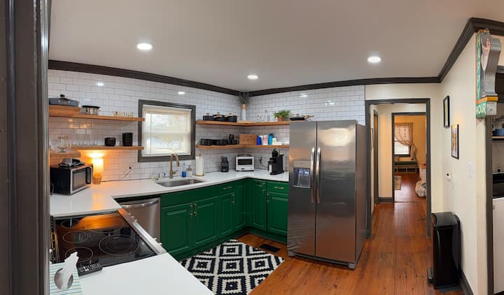 Charming Bungalow Getaway In Historic Belmont - Belmont, NC