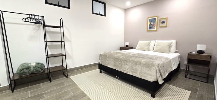 Apartaestudio 2 En El Poblado, La Zona Más Cool. - Medellín