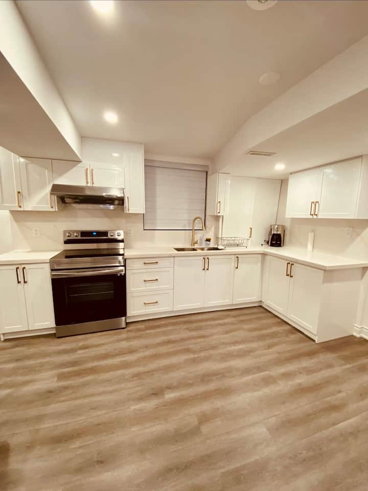 Fabulous 2 Bedroom 2 Bath Basement Aprt In Milton - Milton
