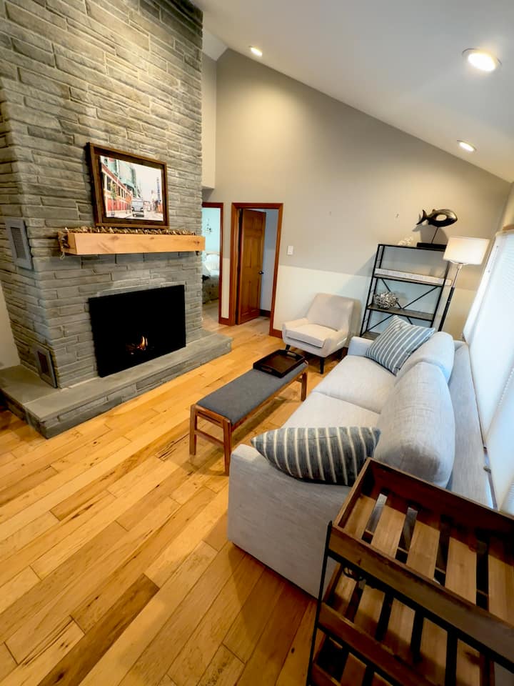 Oceanfront, Lighthouse Views, Walk To Harbor, 3br - Scituate, MA