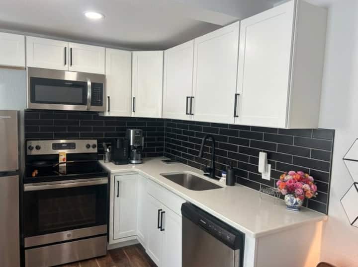 Modern 1-bed In St. Pete’s Historic District - St. Petersburg, FL