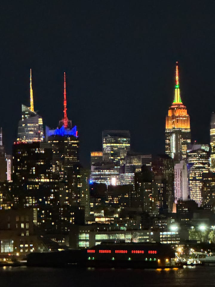 (Apt 2) 3 Bedrooms Cozy, Comfy & Amazing Nyc View - Edgewater, NJ