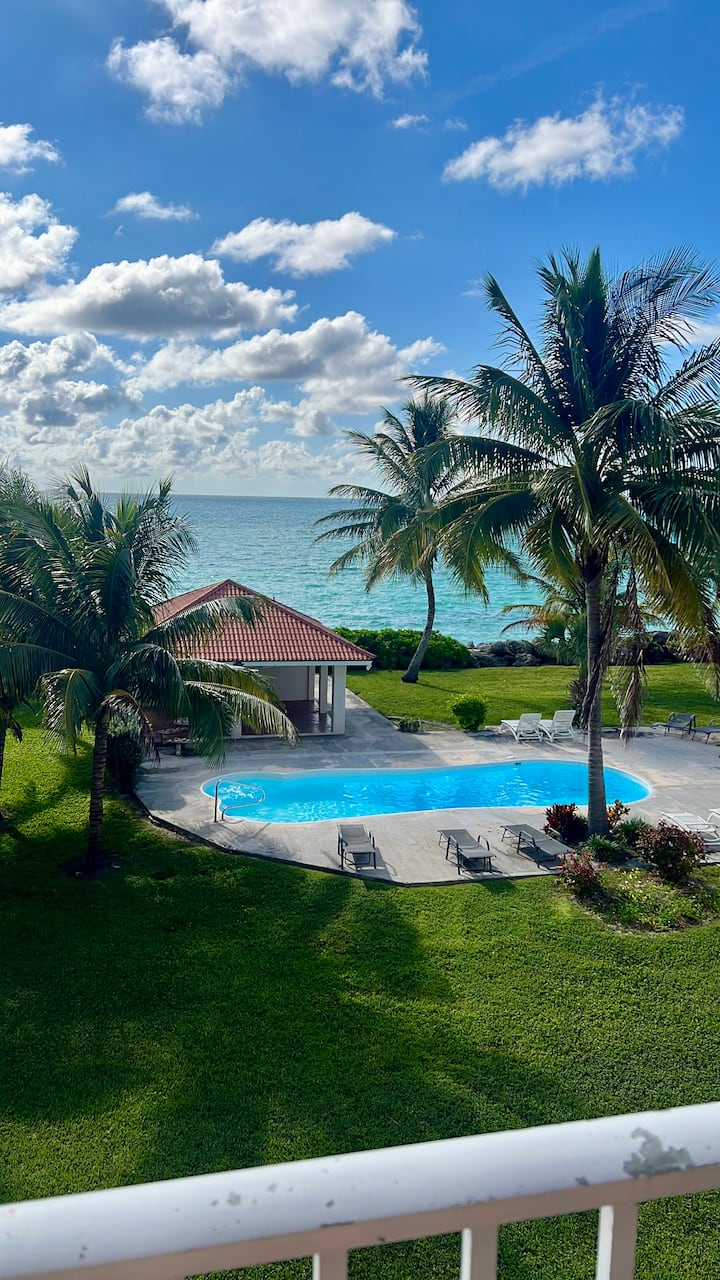 Beachfront 2br Townhouse | Pool & Ocean View - Freeport