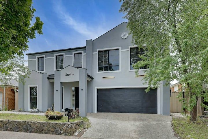 Luxury Family Retreat In Craigieburn - 도니브룩