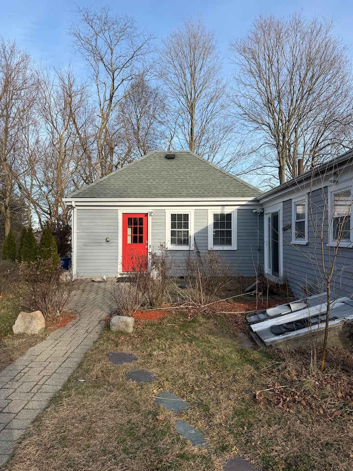 West Street Compound - 퀸시