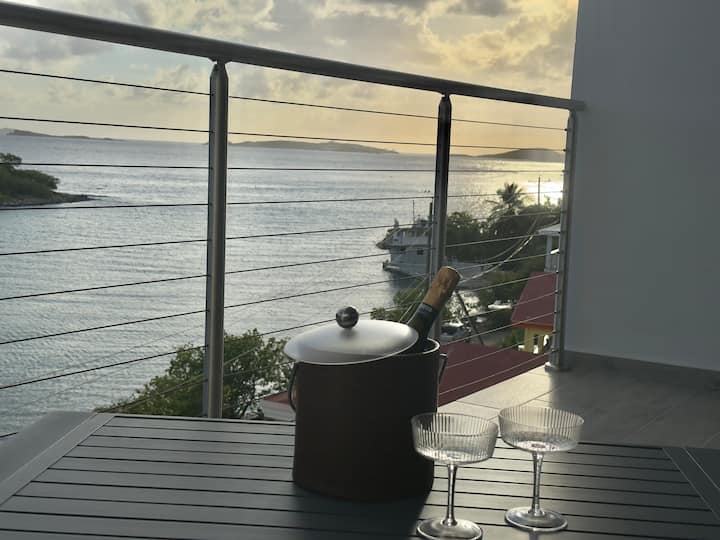 The Penthouse Suite Is A Modern Luxury, Sleeps 2 - Cruz Bay