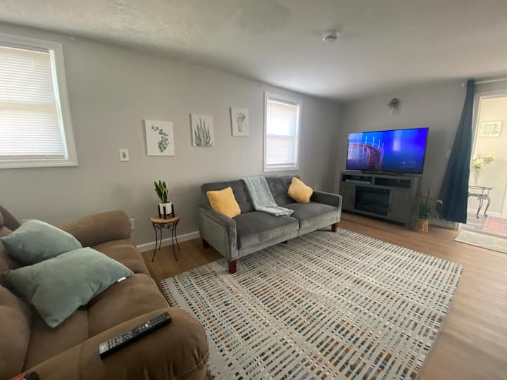 Relaxing 2br Getaway · Near Beach & Local Strip - Exeter, NH