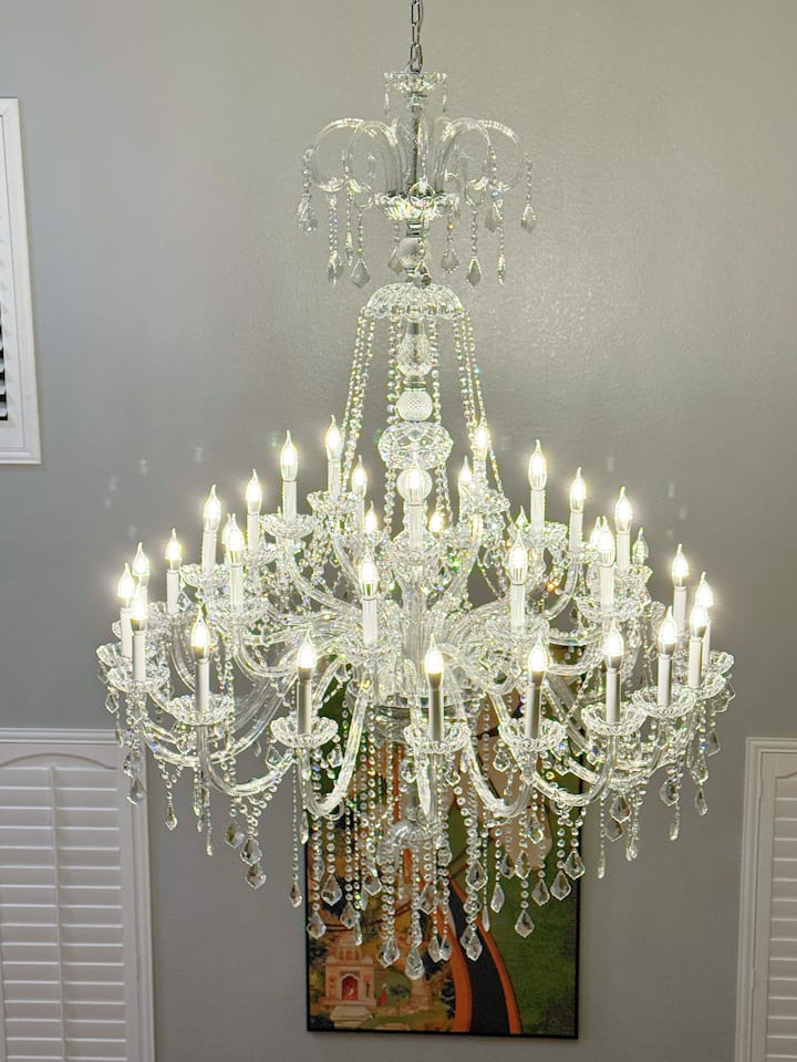 Elegant 5b3b Home With Stunning Crystal Chandelier - Ontario, CA