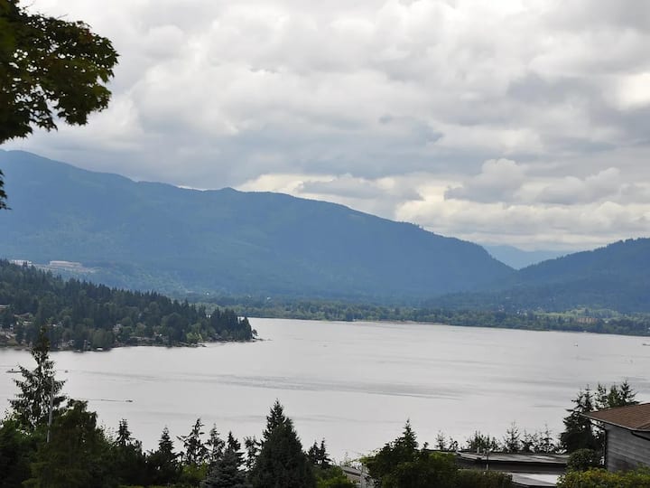 Amazing Views & Gardens, Large & Equipped House! - Bellevue, WA