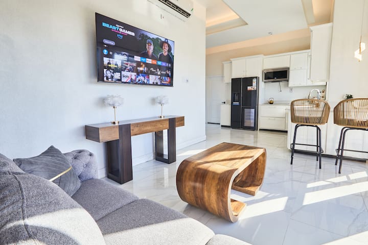 Stylish Hillside 2br/2b Stay With Panoramic Views - Kingston