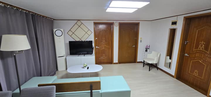 홍대나나[Hongdae Nana]1층
홍대/연남/망원  도보~15분내 (새해 할인중) - Seúl