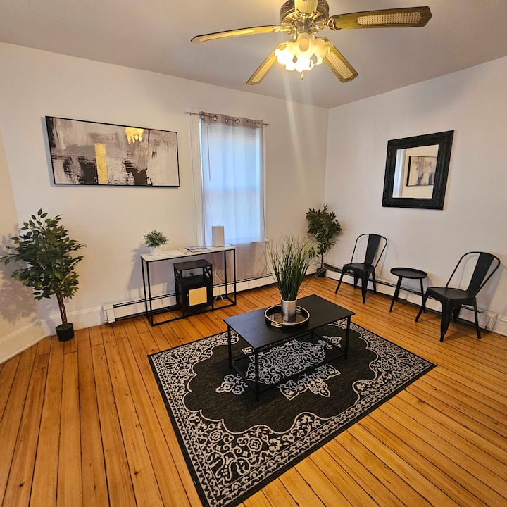 The Homestay At West End | 6br / 2ba New Parking - Providence, RI