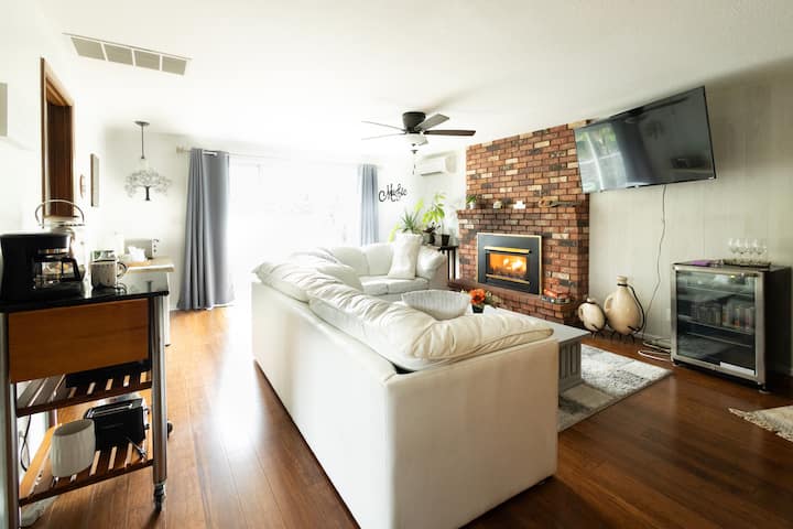 Two Bedrooms + Gas Fireplace + 55” Smart Tv + Bbq - Salem, OR