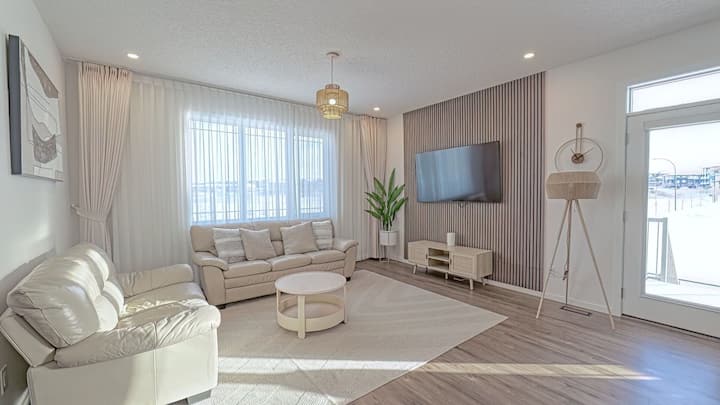 Bright 5br Family Retreat • Garage • 15 Min To Yyc - Airdrie