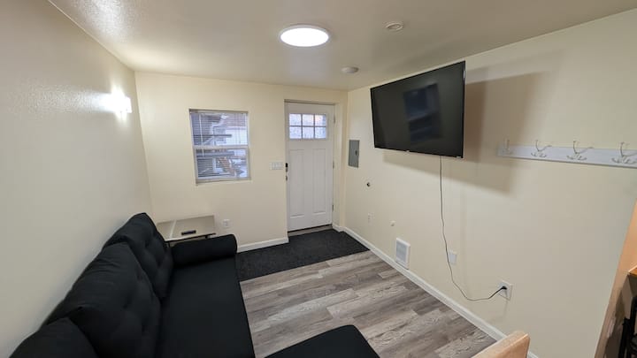 Basic One Bedroom Apartment Near Downtown - Cheyenne Frontier Days