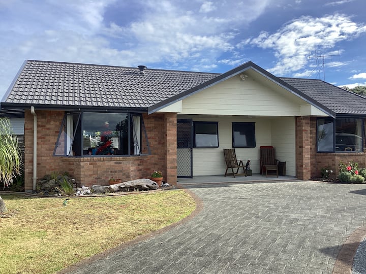 Close To Surf Beach And Bach Cafe - Ruakākā