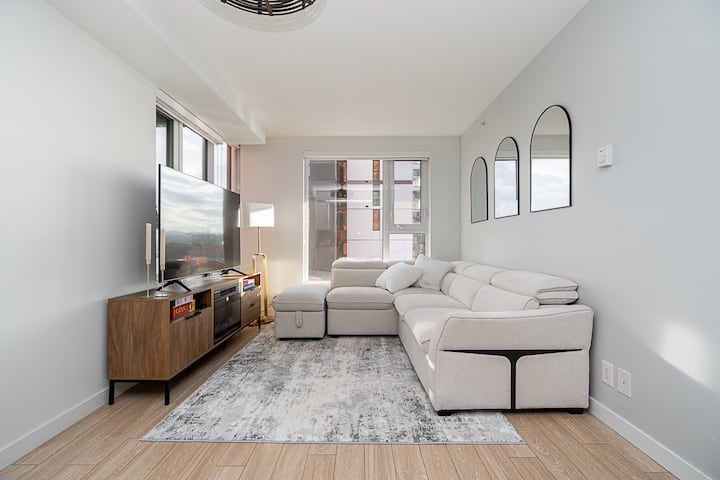 *New Listing* Modern 1br+flex Near Downtown - Vancouver