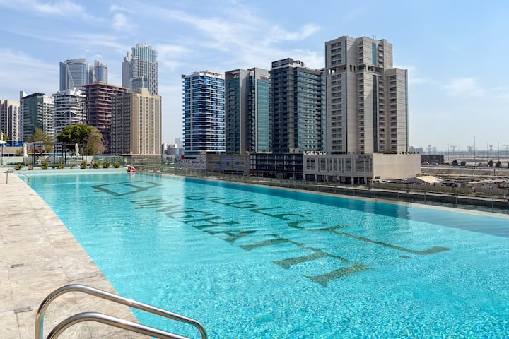 Bayhouse One | Private Jacuzzi-view-pool-gym-sauna - Dubai