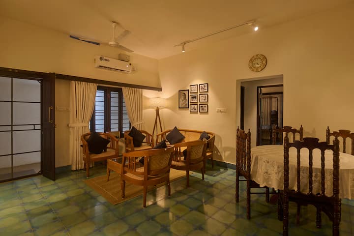 Art Deco Ancestral Home In Kochi South - Kochi