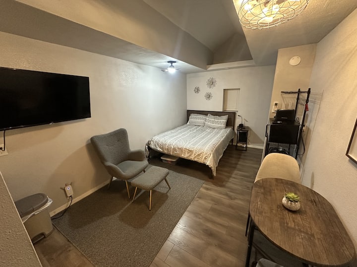 One Bedroom Guest House - Lubbock, TX