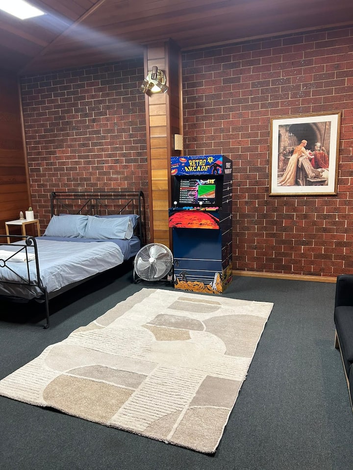 Workaholics Paradise: Headquarters - Melbourne